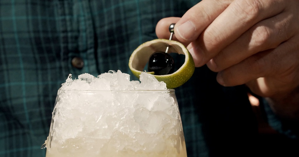 How to Craft the Classic Saturn Cocktail - Your Ultimate Recipe Guide ...