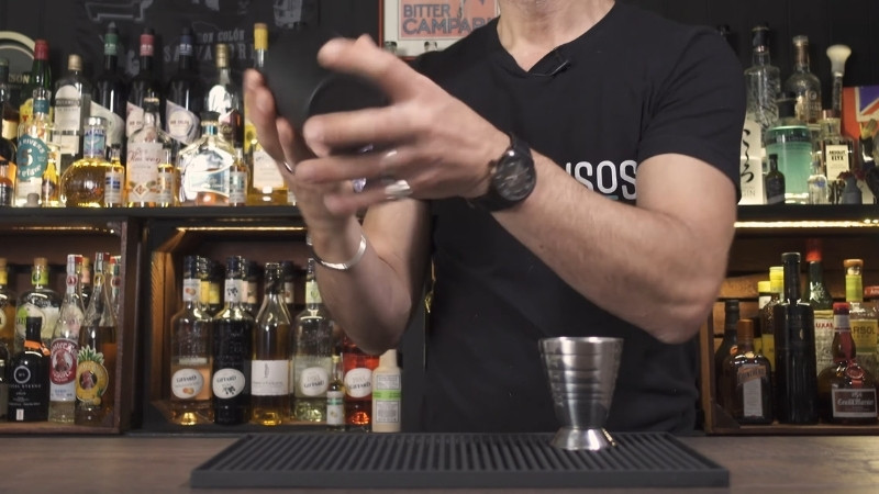 How to Make a Stinger Cocktail Recipe in Under 5 Minutes - The Boston ...